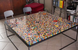 Table basse en legos pour un séjour