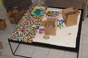 Table basse en legos pour un séjour