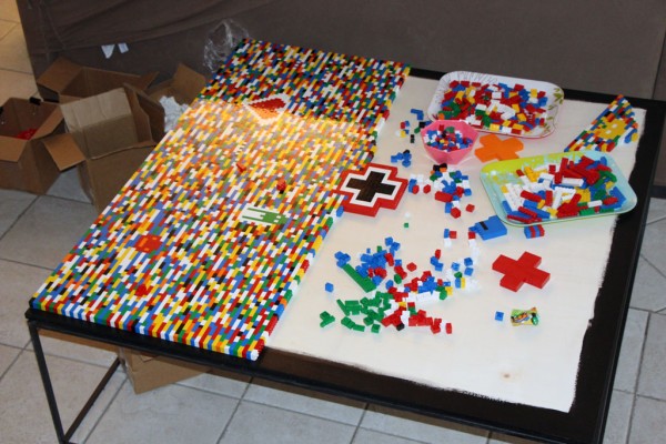 Table basse en legos pour un séjour